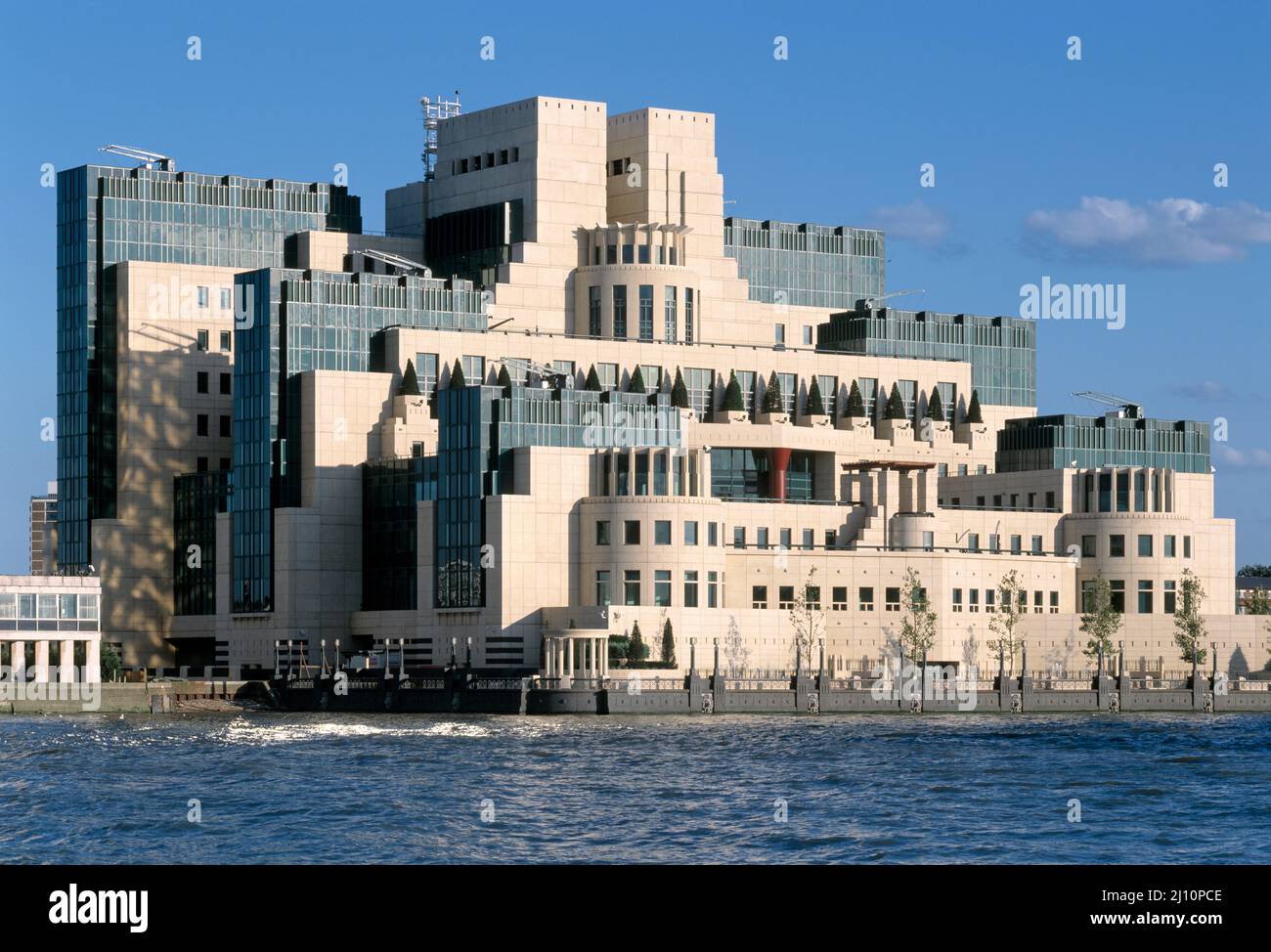 London, Vauxhall Cross (Terry Farrell), Sitz des britischen ...