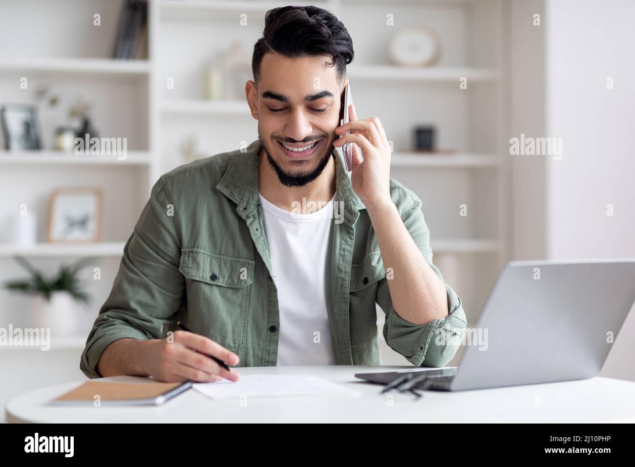 Talking notes hi-res stock photography and images - Alamy