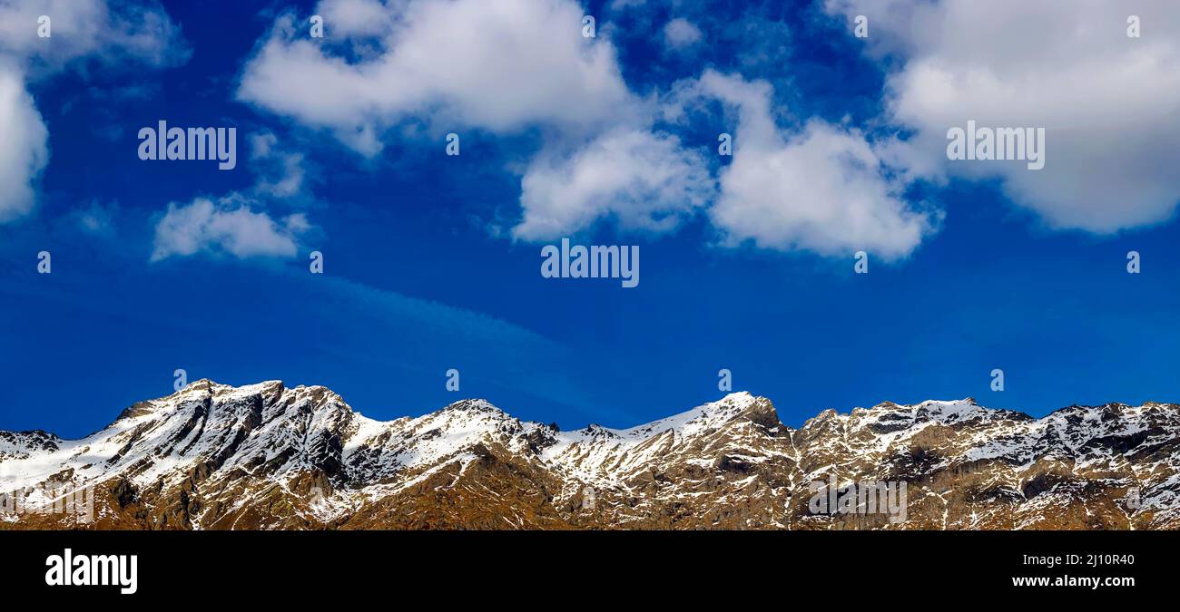 Wind blows up the snow hi-res stock photography and images - Alamy
