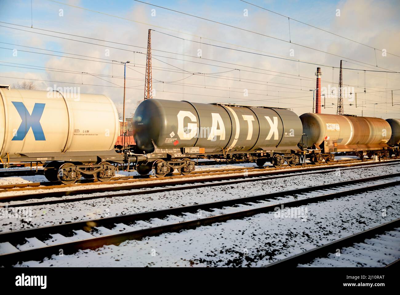 Tank track side view hi-res stock photography and images - Alamy