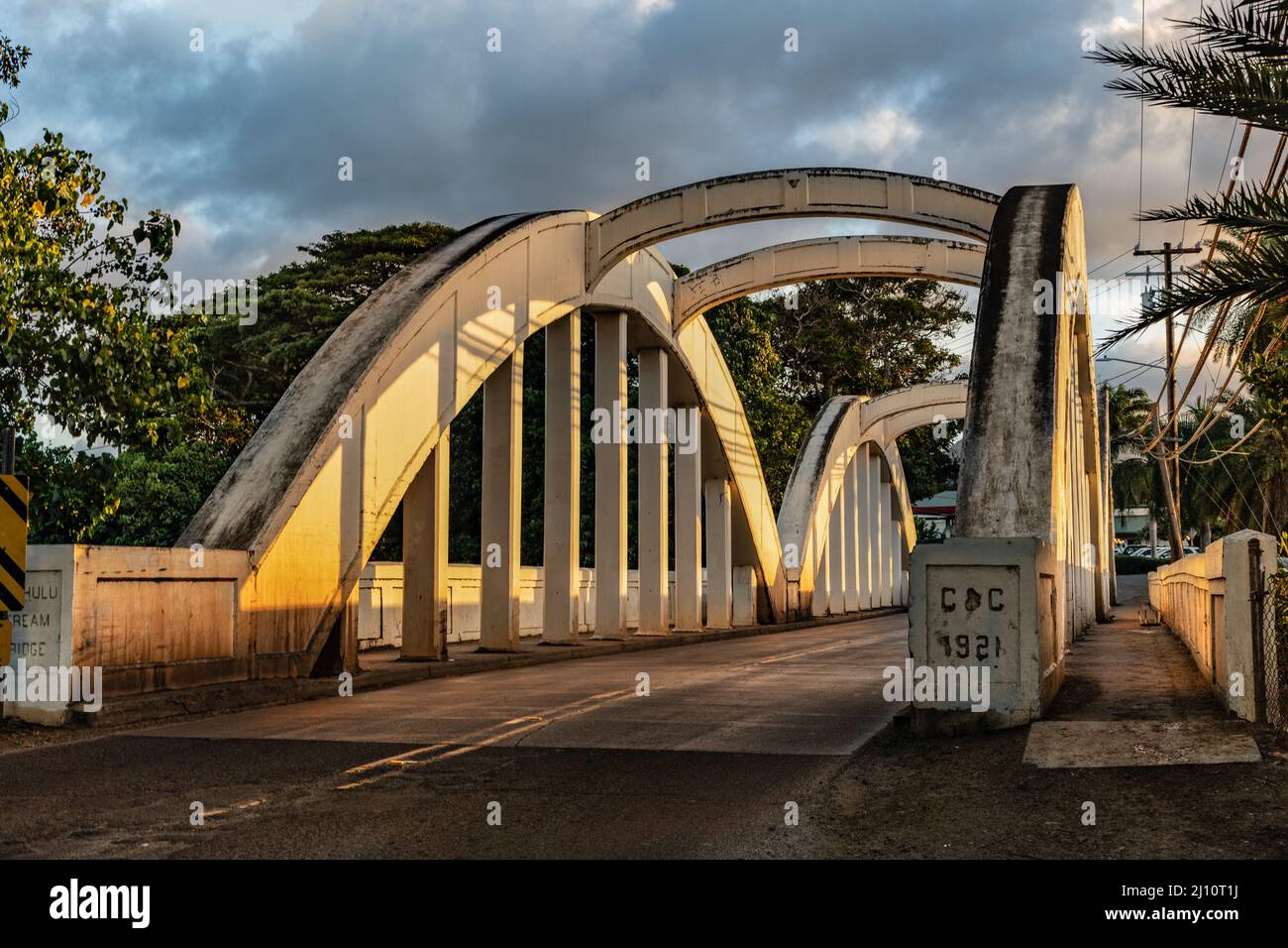 The iconic hawaiian Rainbow Bridge Stock Photo - Alamy