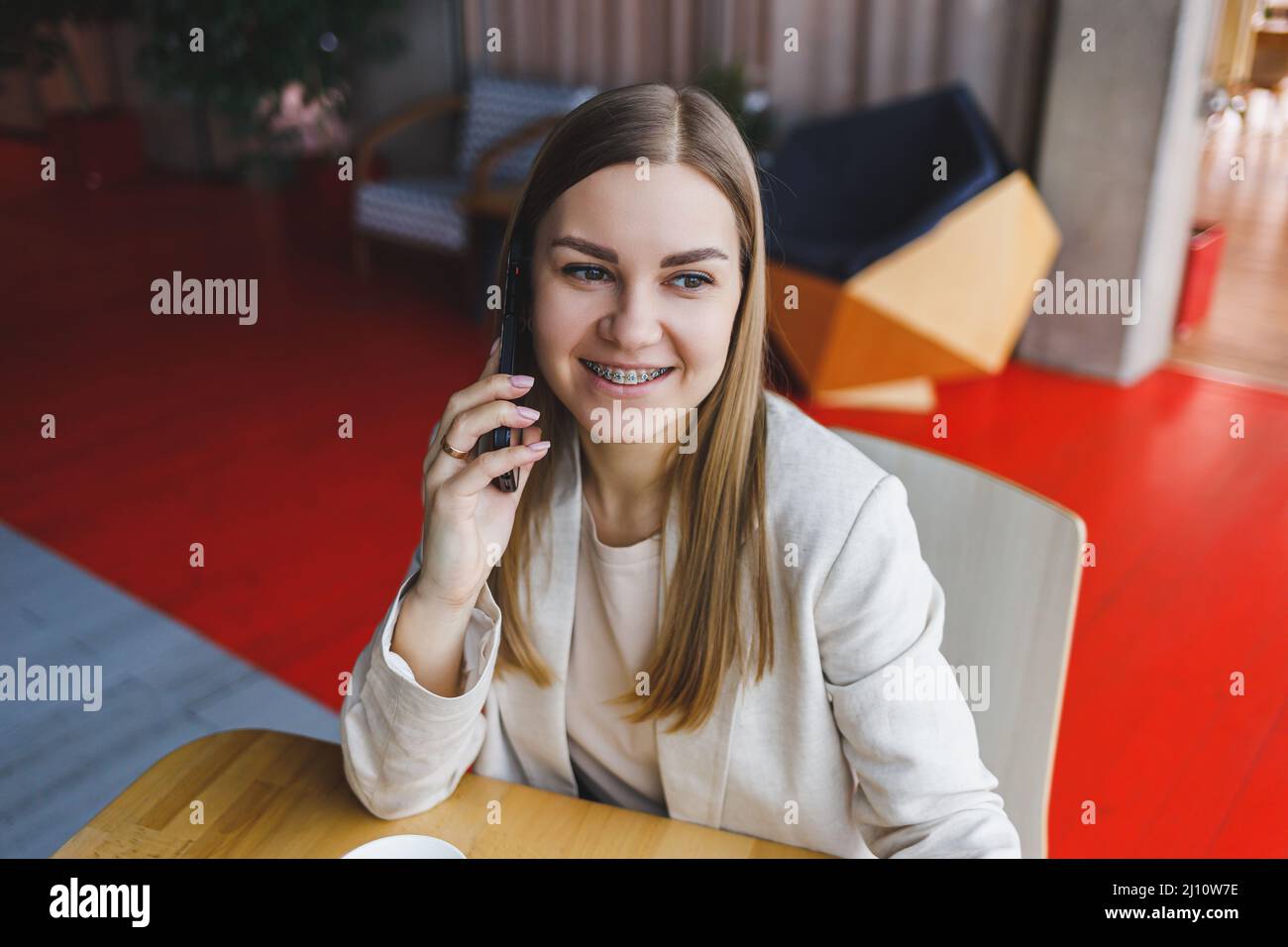 Woman alone face computer hi-res stock photography and images - Alamy