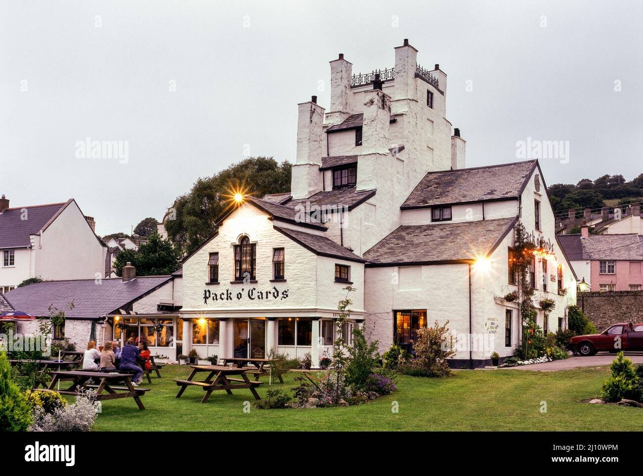 Combe Martin, Pack o´ Cards, Haus nach demVorbild eines Whist-Spiels ...