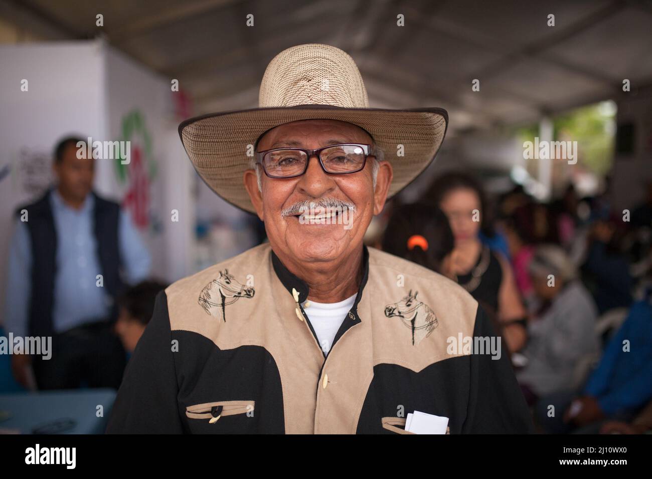 Adulto mayor mayor hi-res stock photography and images - Alamy