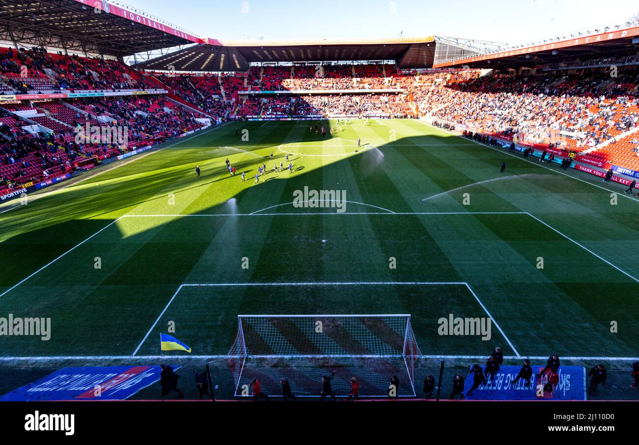 Charlton athletic flag 2022 hi-res stock photography and images - Alamy