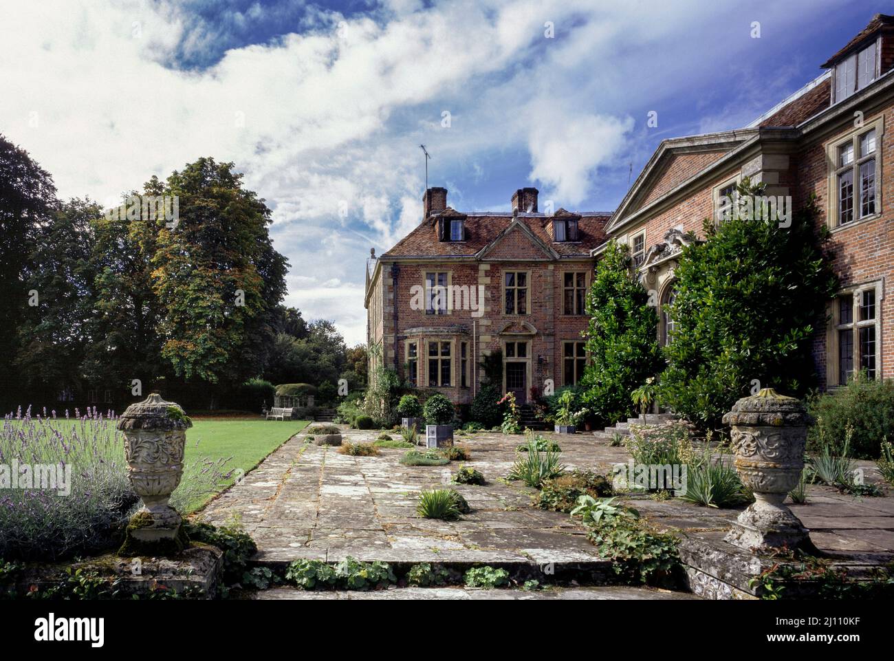 Heale house garden hi-res stock photography and images - Alamy