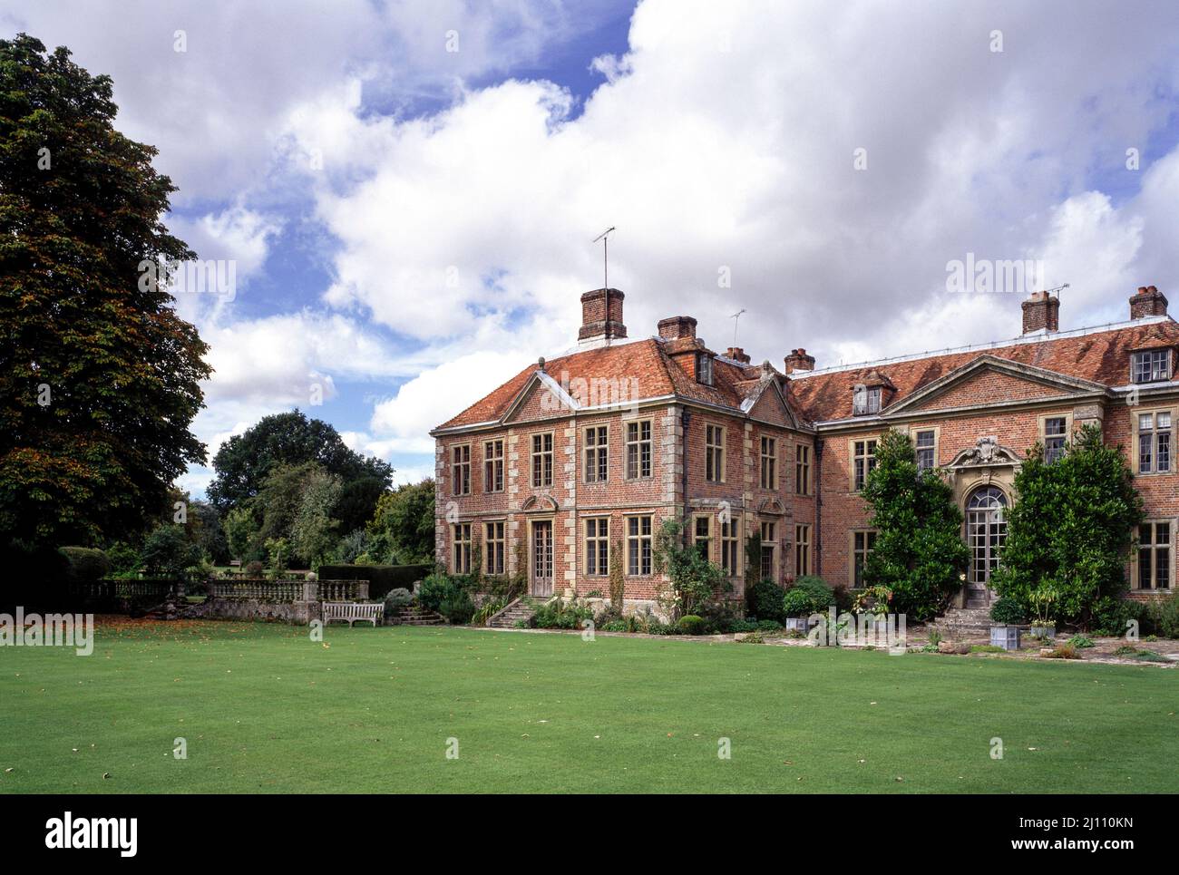 Heale house wiltshire hi-res stock photography and images - Alamy