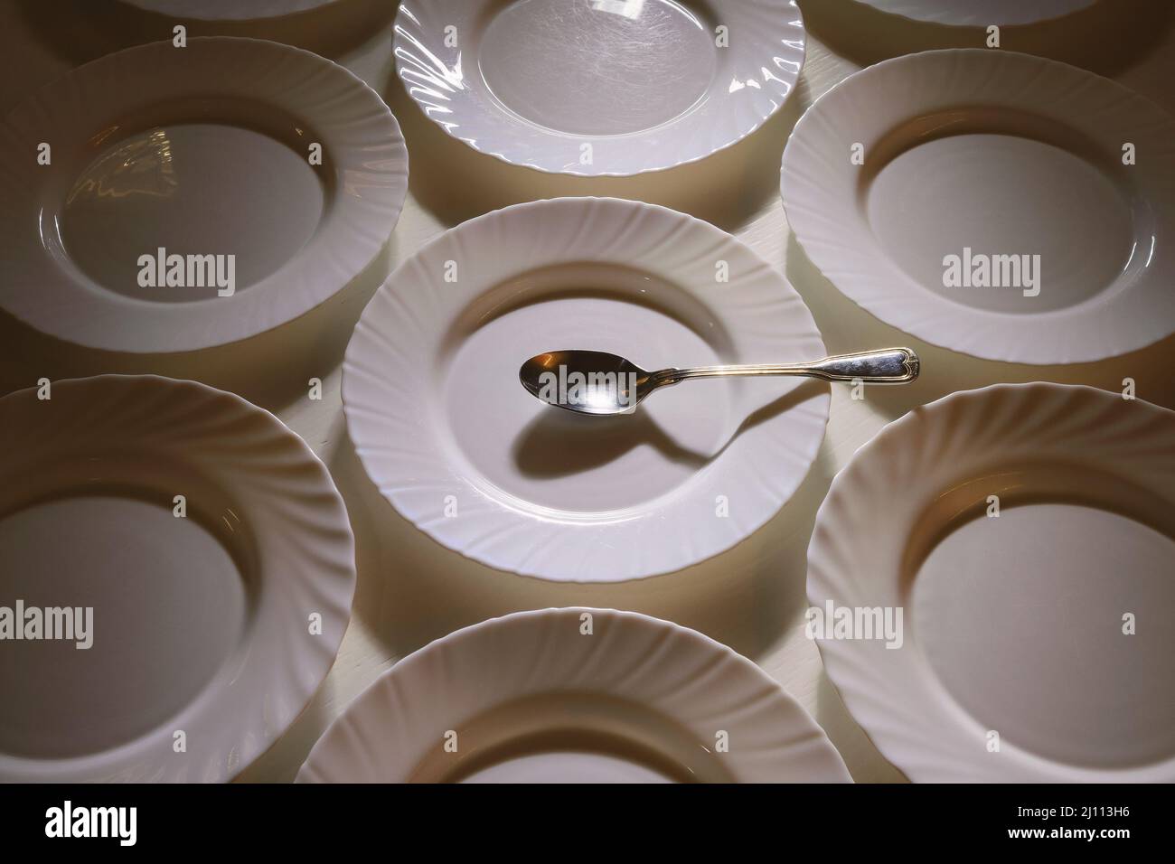 Empty ceramic plates hi-res stock photography and images - Alamy