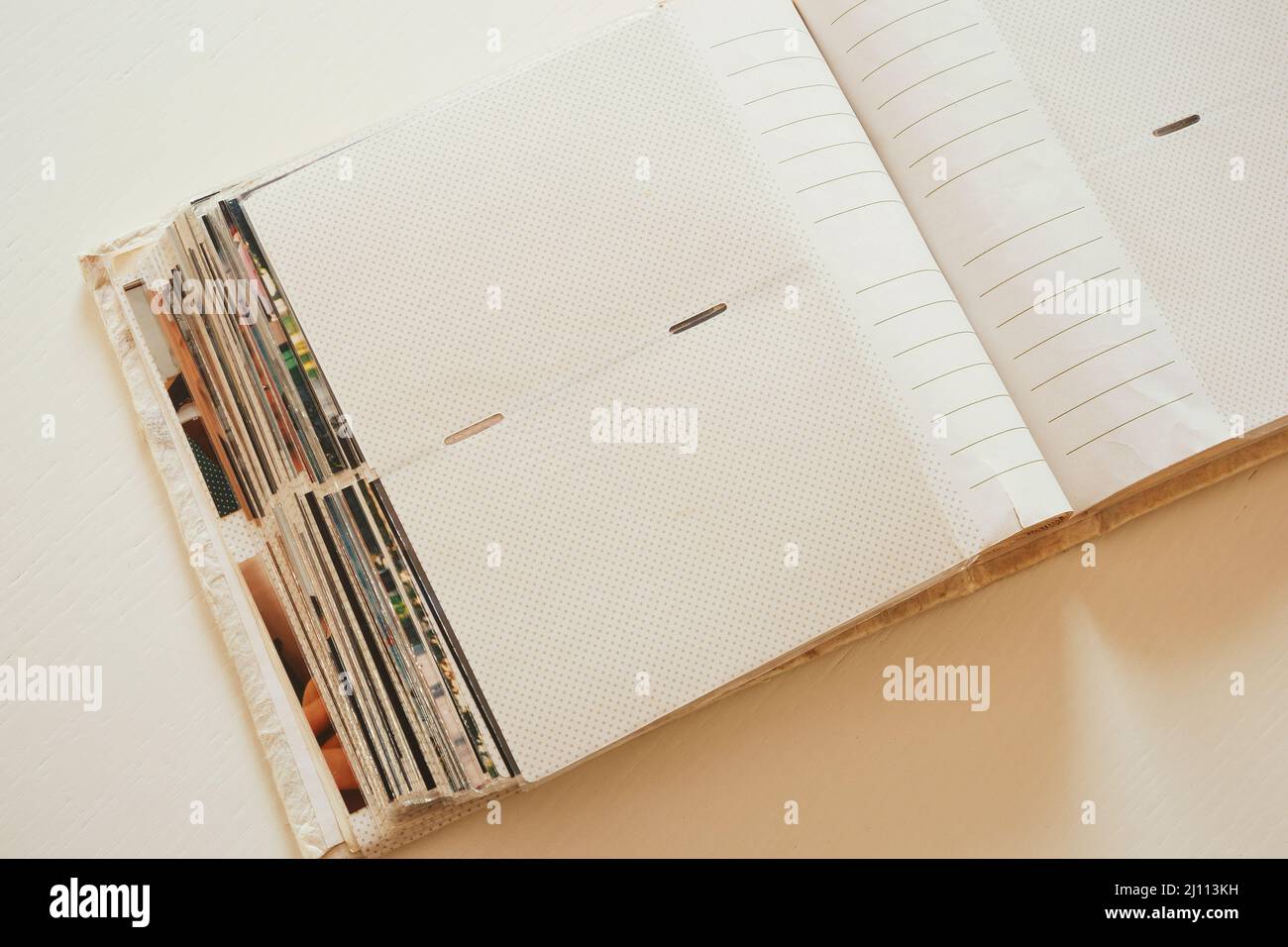 Vintage family photo album hi-res stock photography and images - Alamy