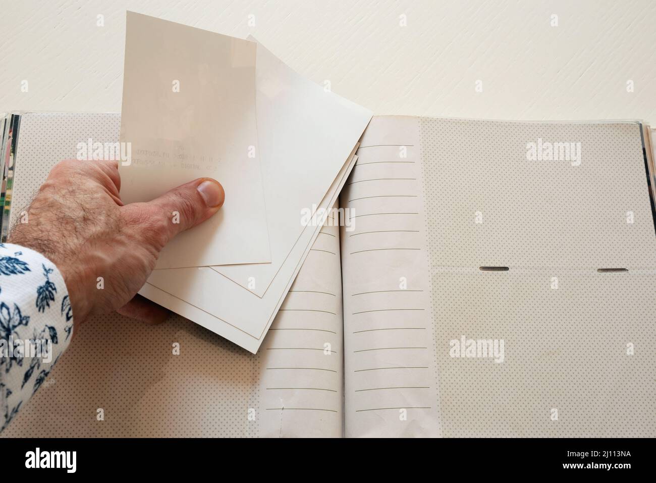 Vintage family photo album hi-res stock photography and images - Alamy