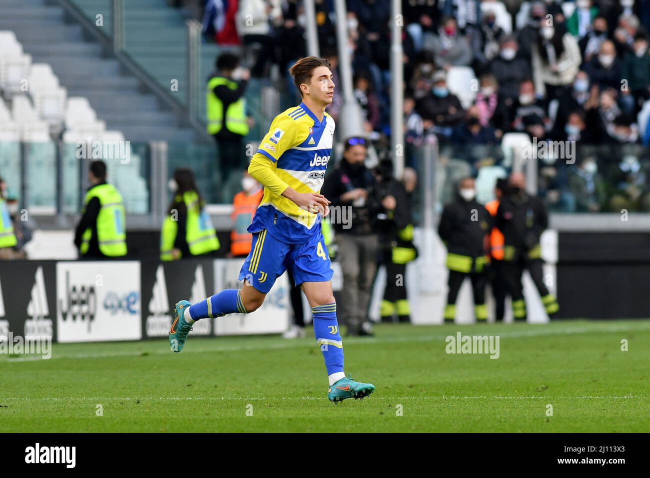 Fabio Miretti of Juventus FC makes his league debut during the Serie A ...