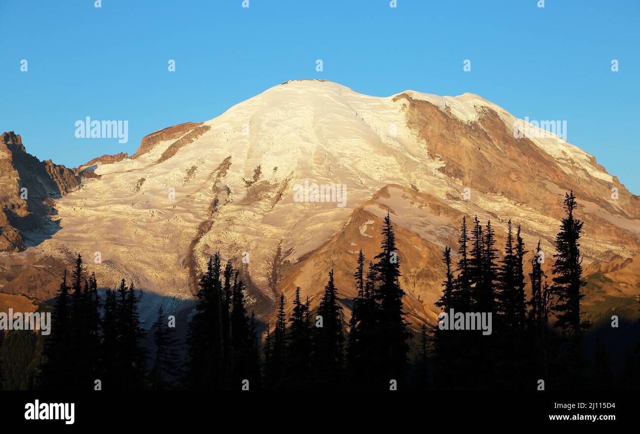Mount rainier national park sunrise hi-res stock photography and images ...