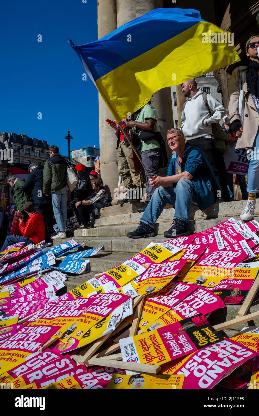 Stand up to racism messages hi-res stock photography and images - Alamy