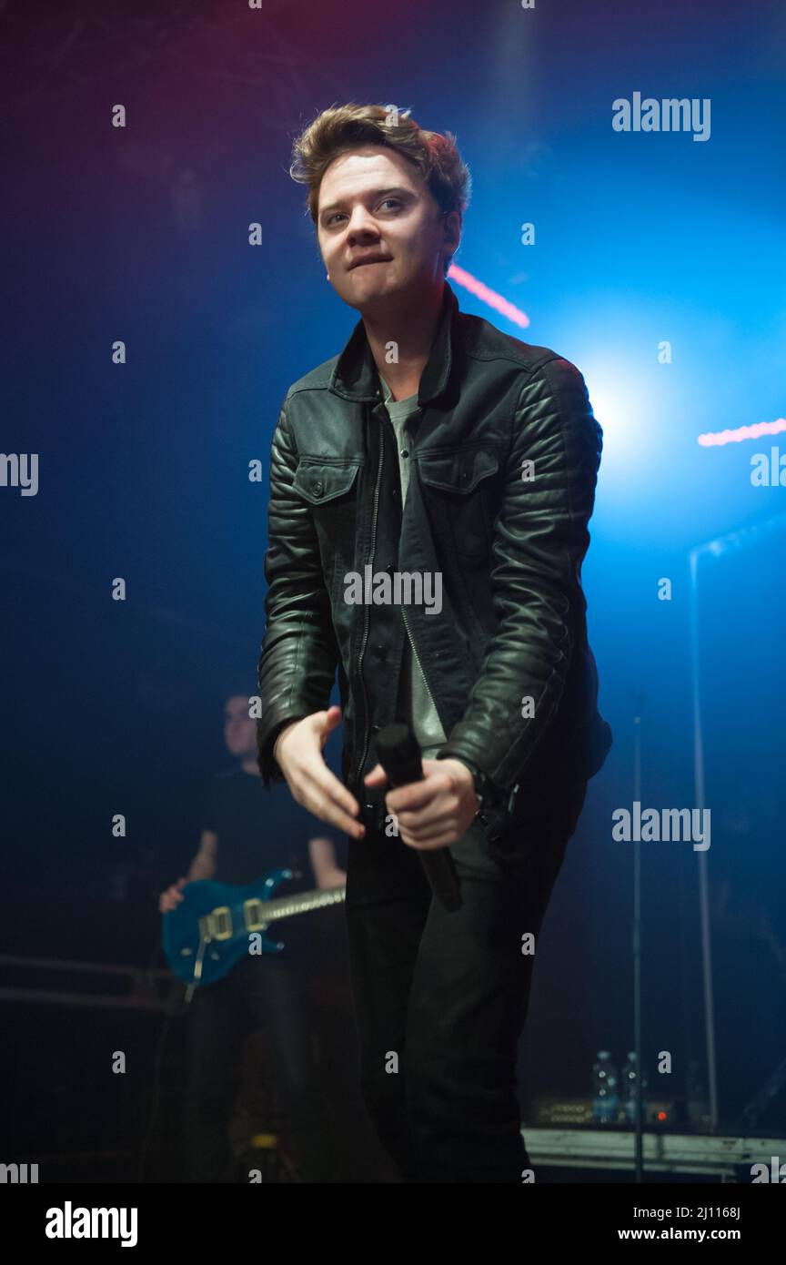 English youtuber hi-res stock photography and images - Alamy