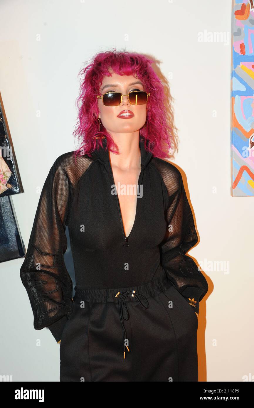 Iamcait hi-res stock photography and images - Alamy