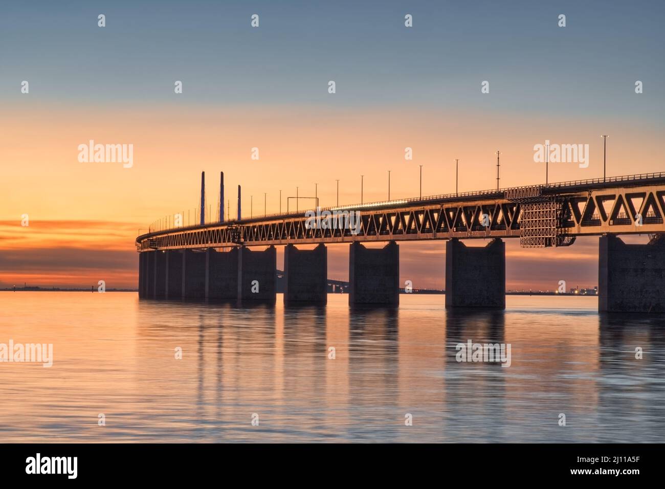 The oresund bridge between denmark hi-res stock photography and images ...