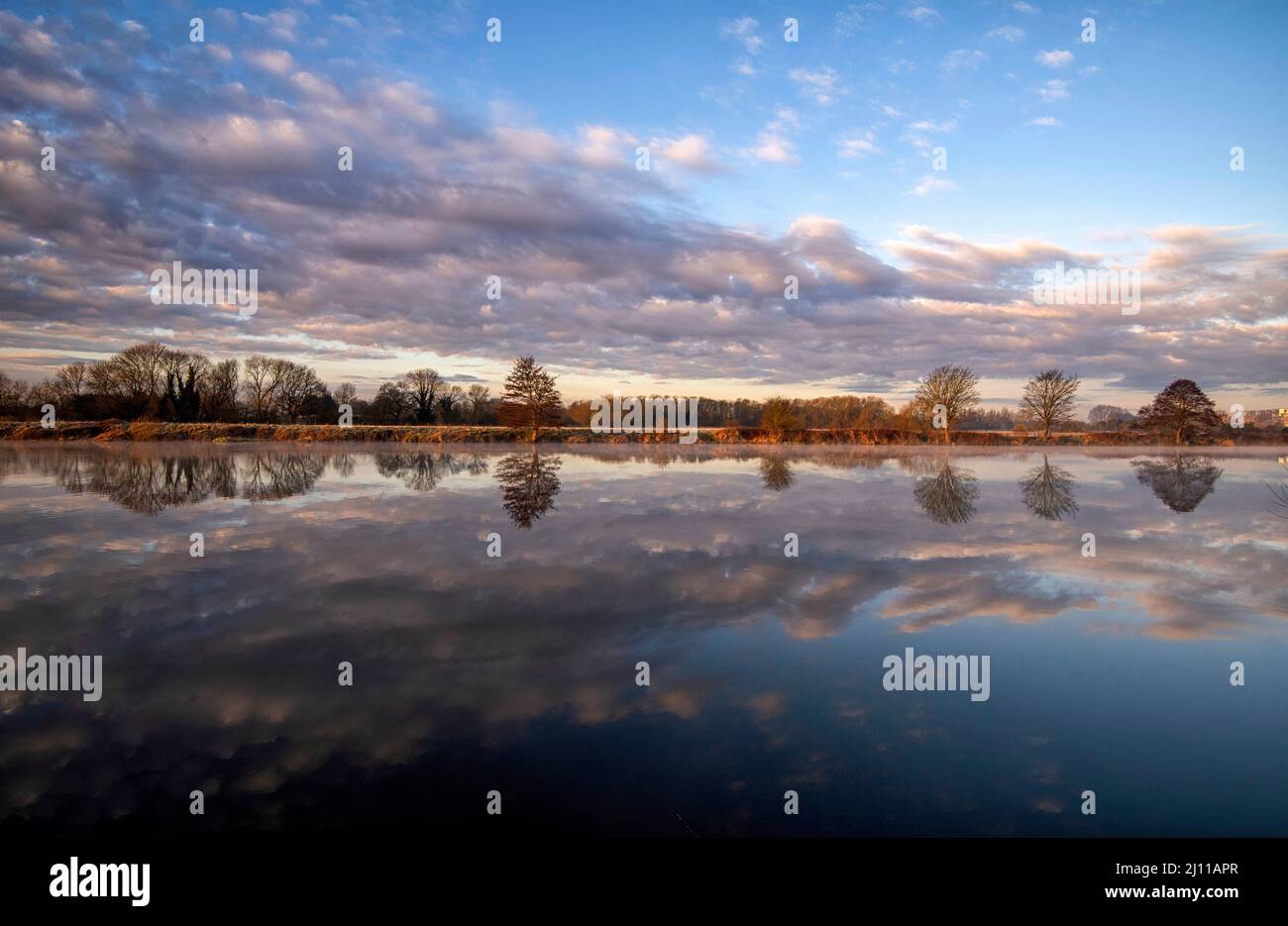 Sunrise on the River Trent at Colwick Park in Nottingham ...