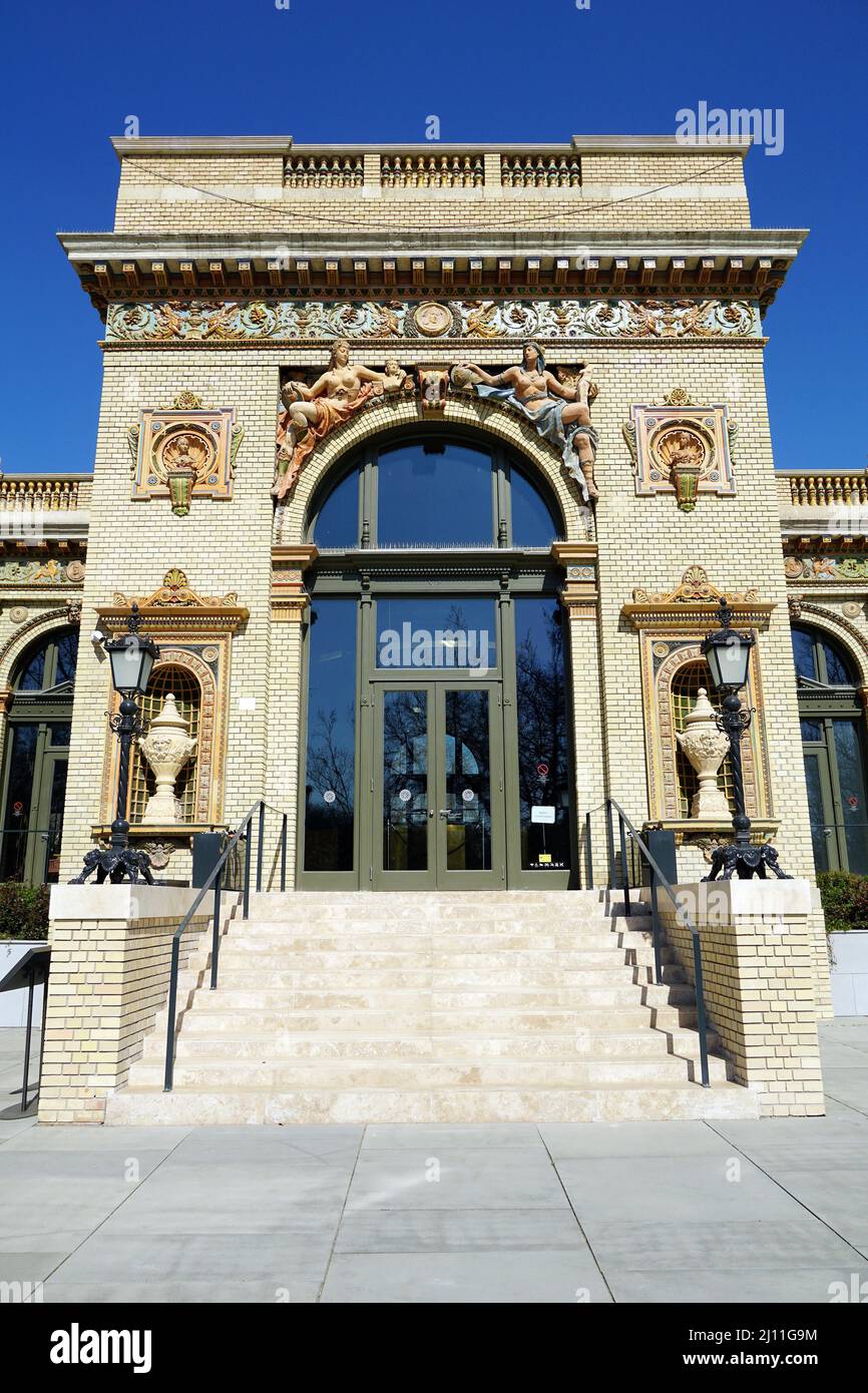 Budapest millenium house hi-res stock photography and images - Alamy