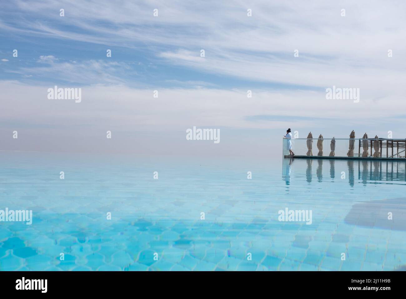 Luxury Resort Infinity Pool Stock Photo - Alamy