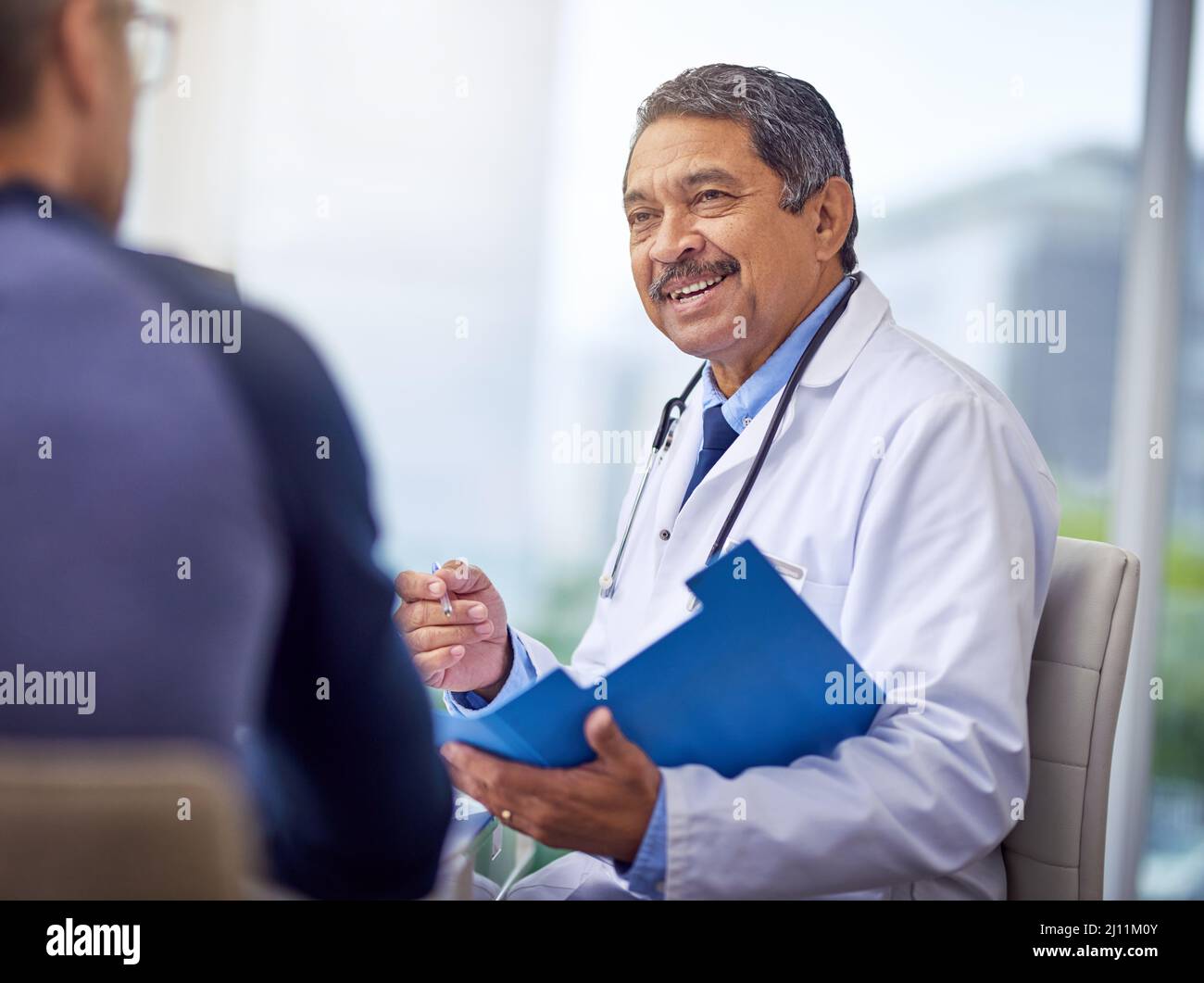 Doctor seated hi-res stock photography and images - Alamy