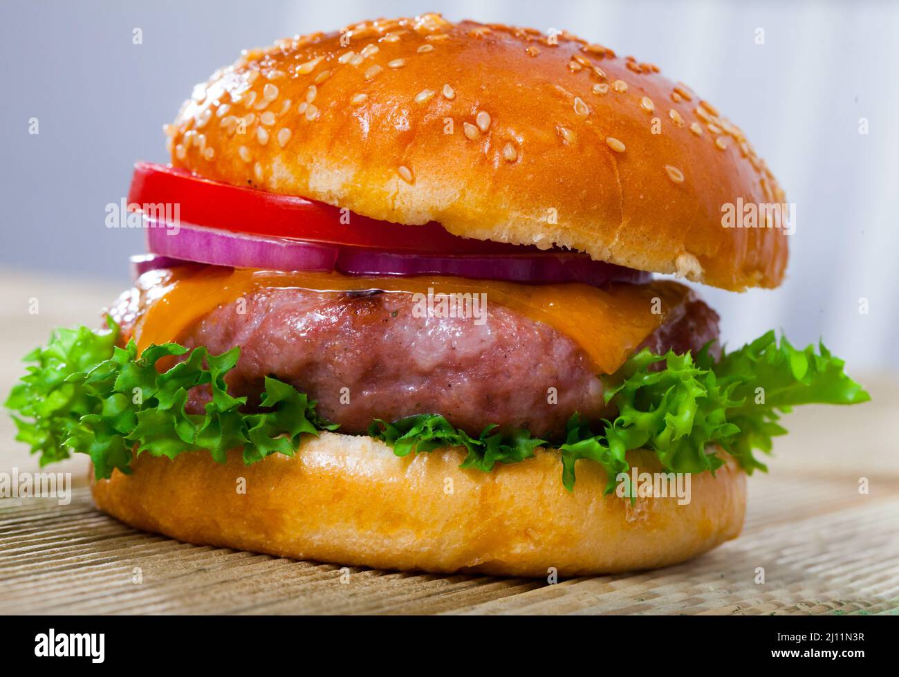 Classic homemade cheeseburger Stock Photo - Alamy
