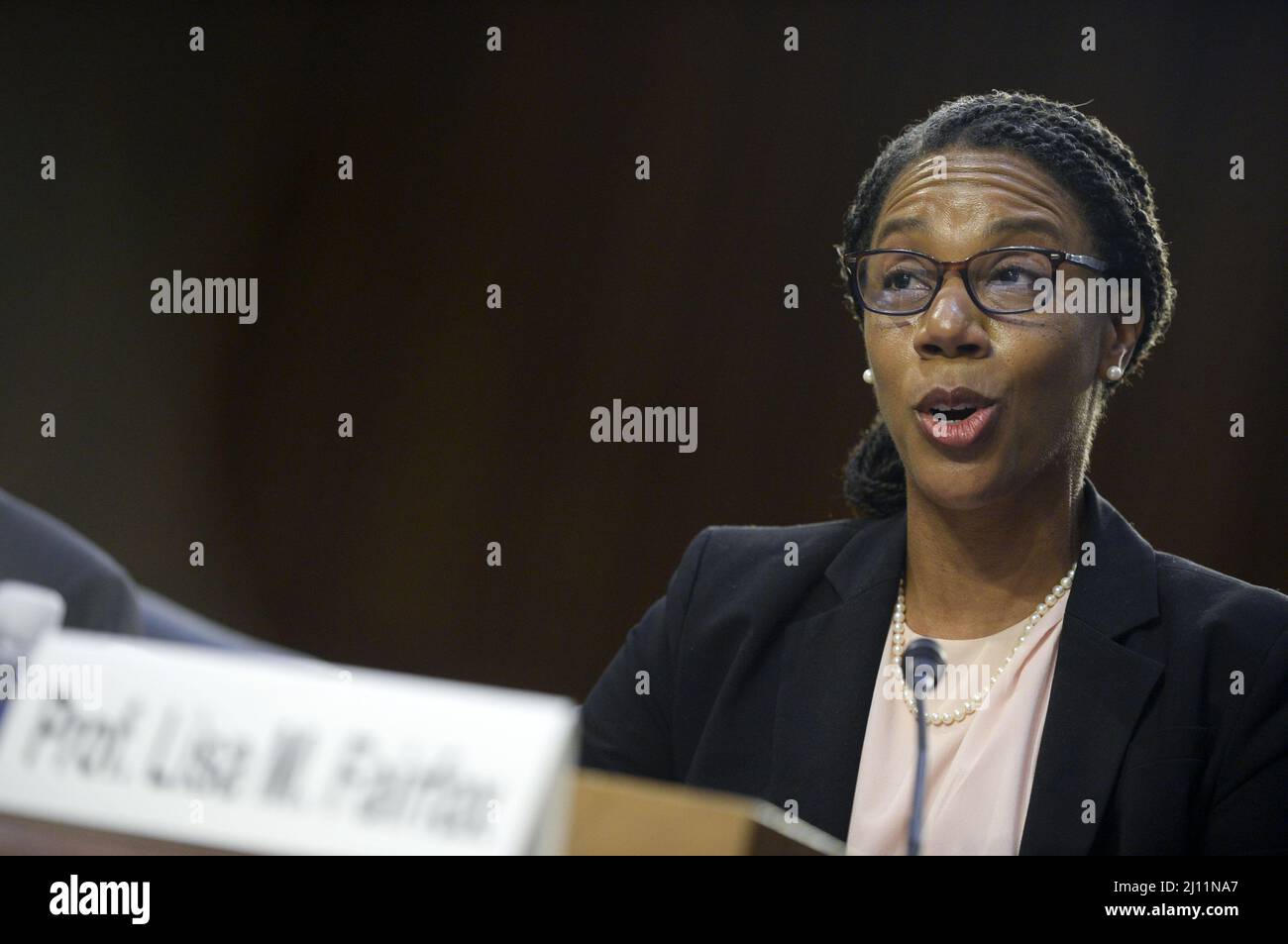 Lisa brown senate hi-res stock photography and images - Alamy