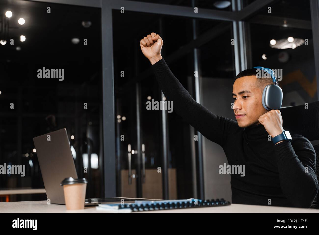 Filipino guy hi-res stock photography and images - Alamy