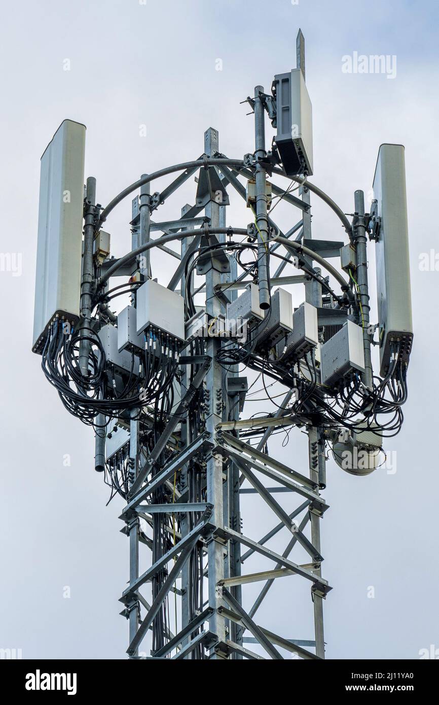 Telephone mobile mast uk 5g hi-res stock photography and images - Alamy