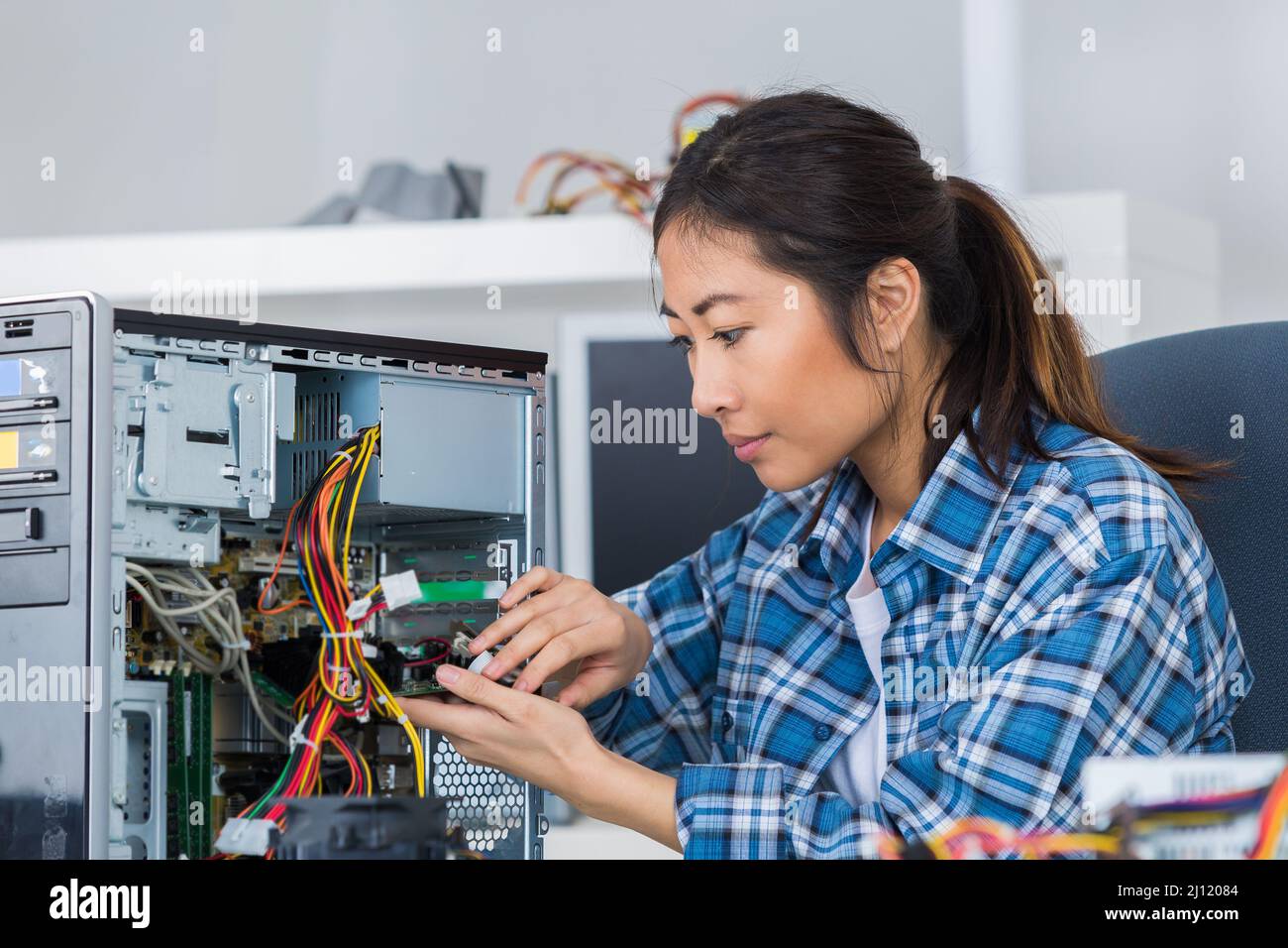 Girl and computer chip hi-res stock photography and images - Alamy