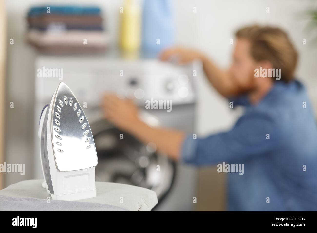 Man setting washing machine hi-res stock photography and images - Alamy