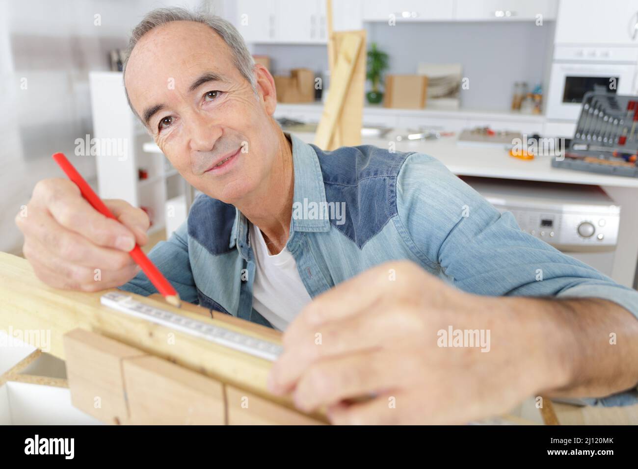Senior craftsman measuring wood hi-res stock photography and images - Alamy