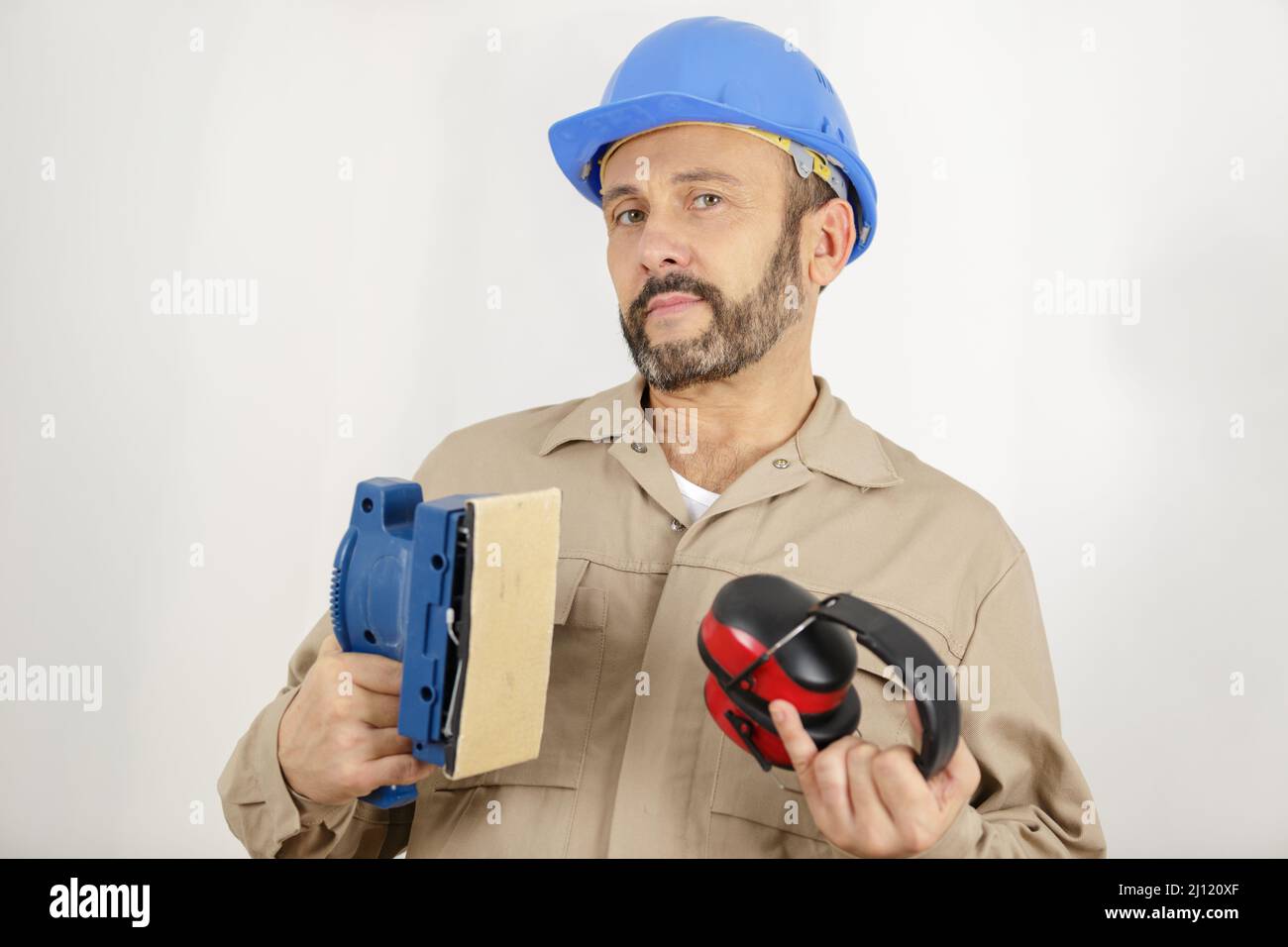 Man grinding wall hi-res stock photography and images - Alamy