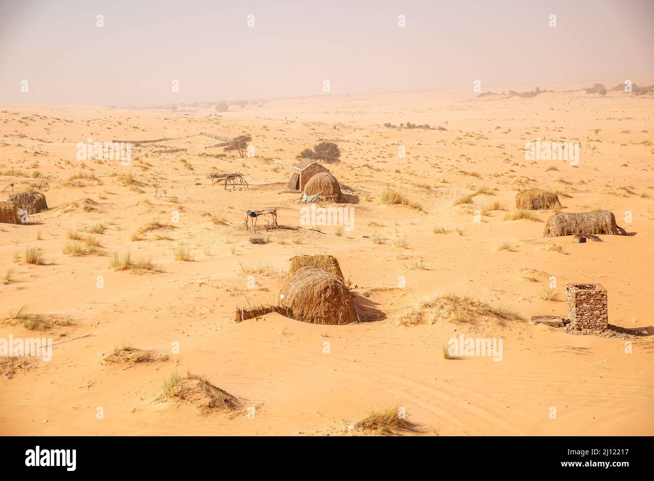 Traditional straw huts in Old Chinguetti, Mauritania Stock Photo - Alamy