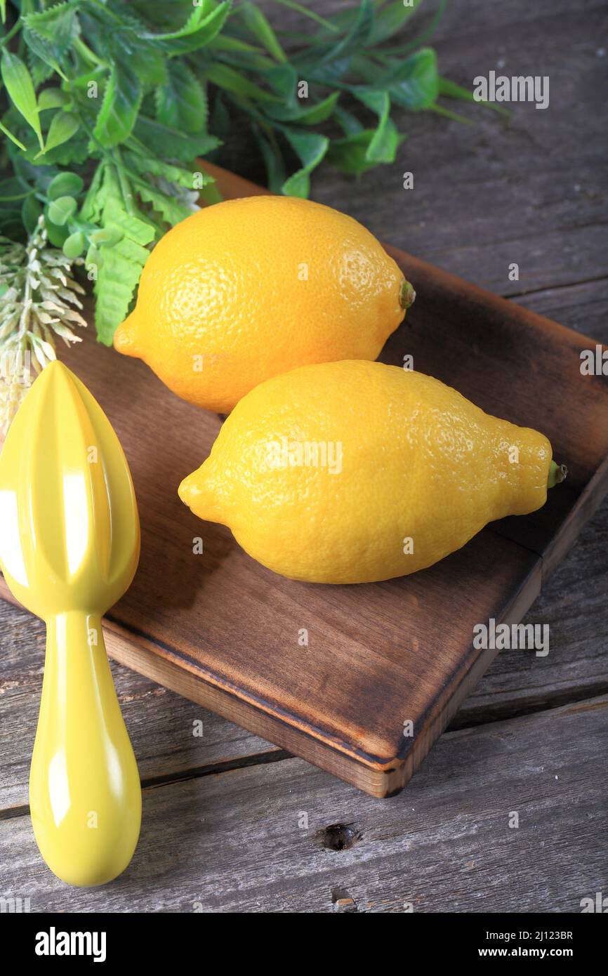 Organic lemons on wood background Stock Photo - Alamy