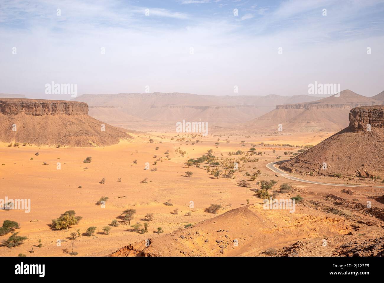 Rocky and sandy wide open landscape, Adrar Region, Mauritania Stock ...