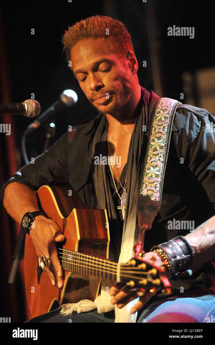 Gary Dourdan actor singer performs onstage Stock Photo - Alamy