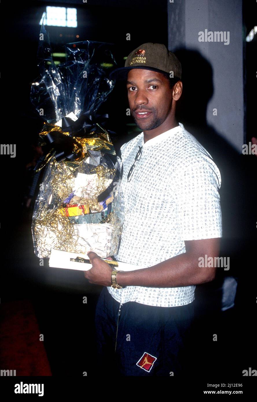 Denzel washington 1990 hi-res stock photography and images - Alamy