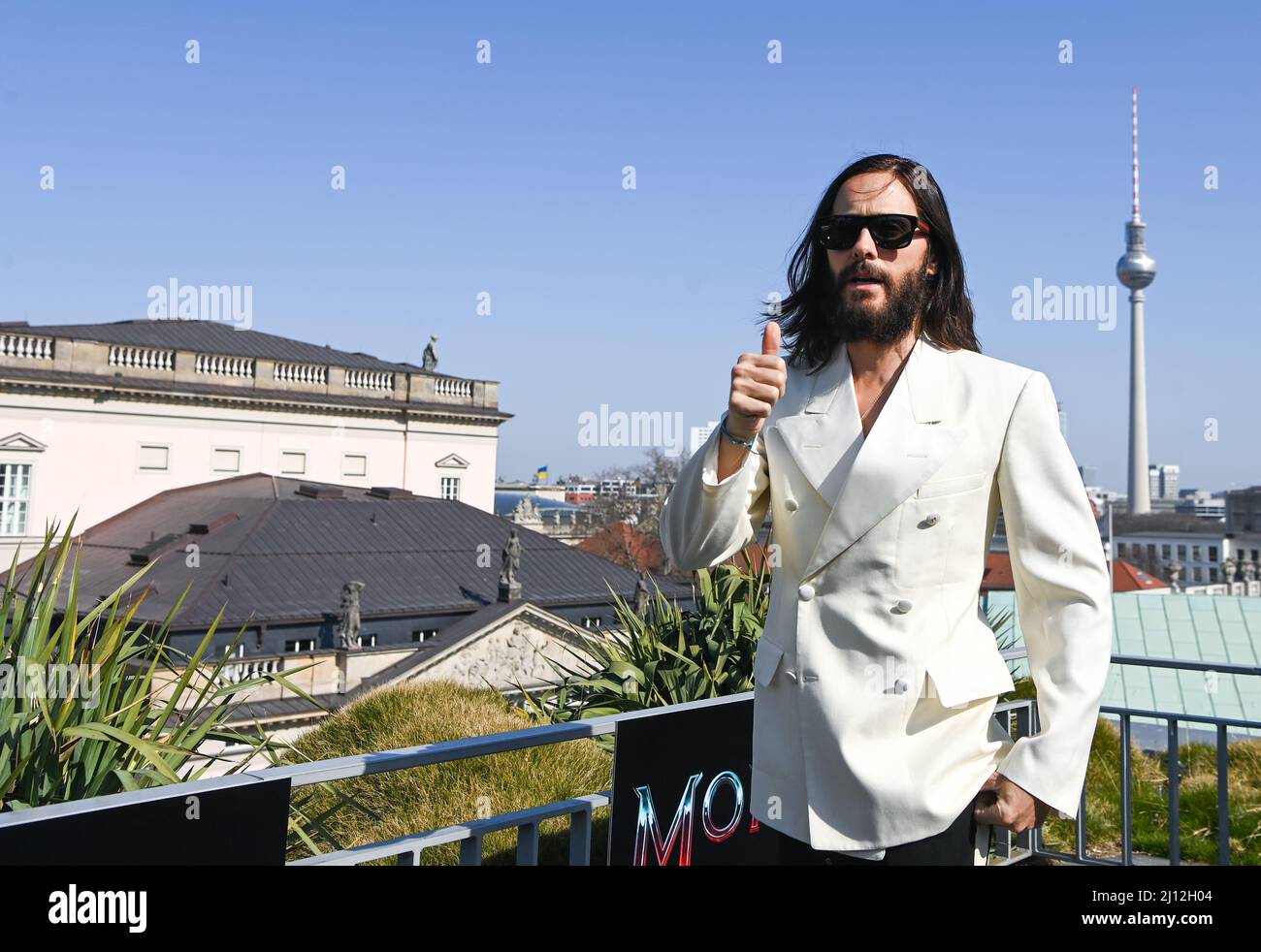 Berlin, Germany. 21st Mar, 2022. US actor Jared Leto stands on the roof ...