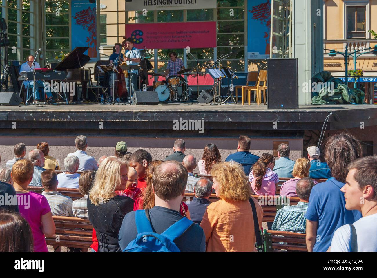Band playing on Espan lava stage on Esplanadi park in Helsinki Stock ...
