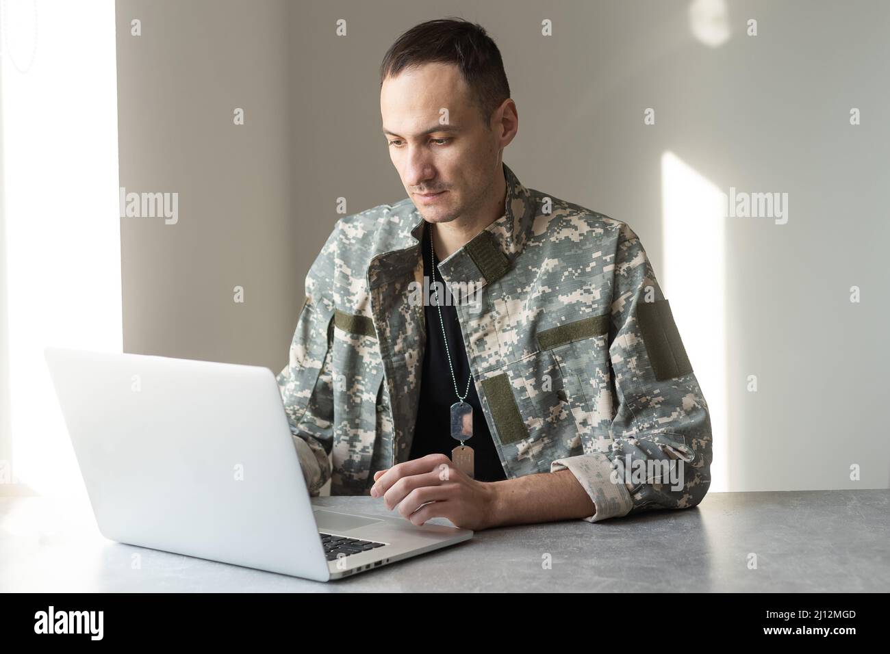 Soldier working with laptop in headquarters building Stock Photo - Alamy