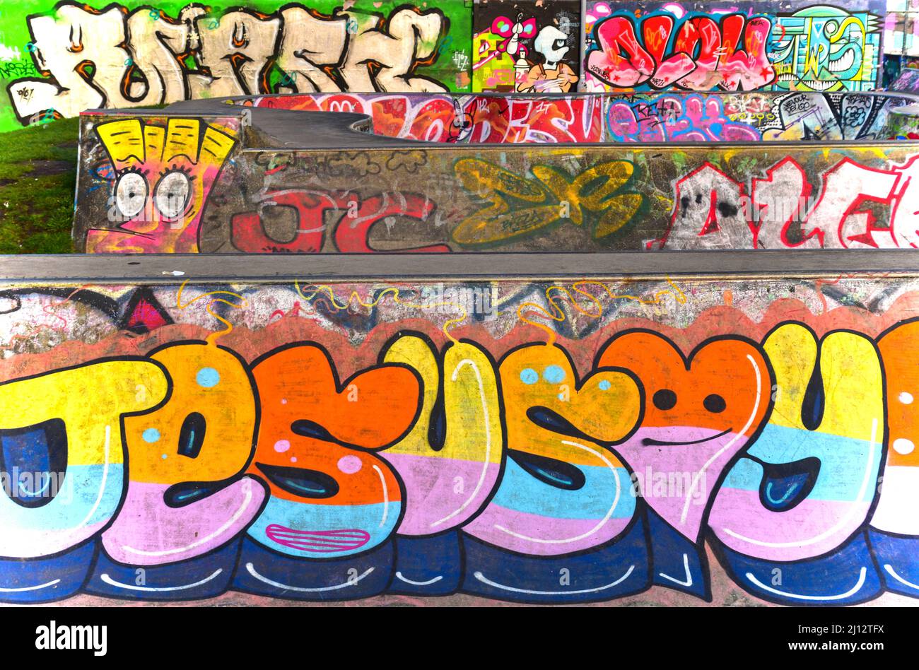 Skate park graffiti hi-res stock photography and images - Alamy