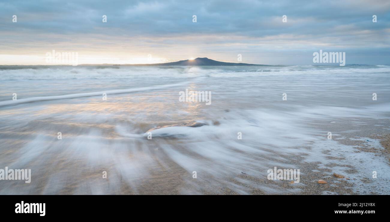 Slow movement waves in sea hi-res stock photography and images - Alamy