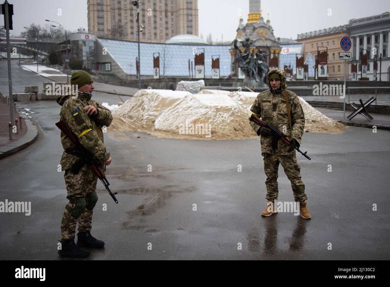 Fighters of the Ukrainian Territorial Defence Forces, the military ...