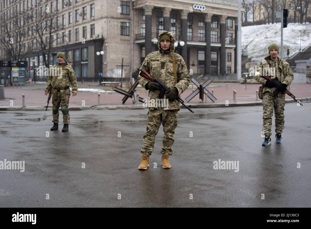 Fighters of the Ukrainian Territorial Defence Forces, the military ...