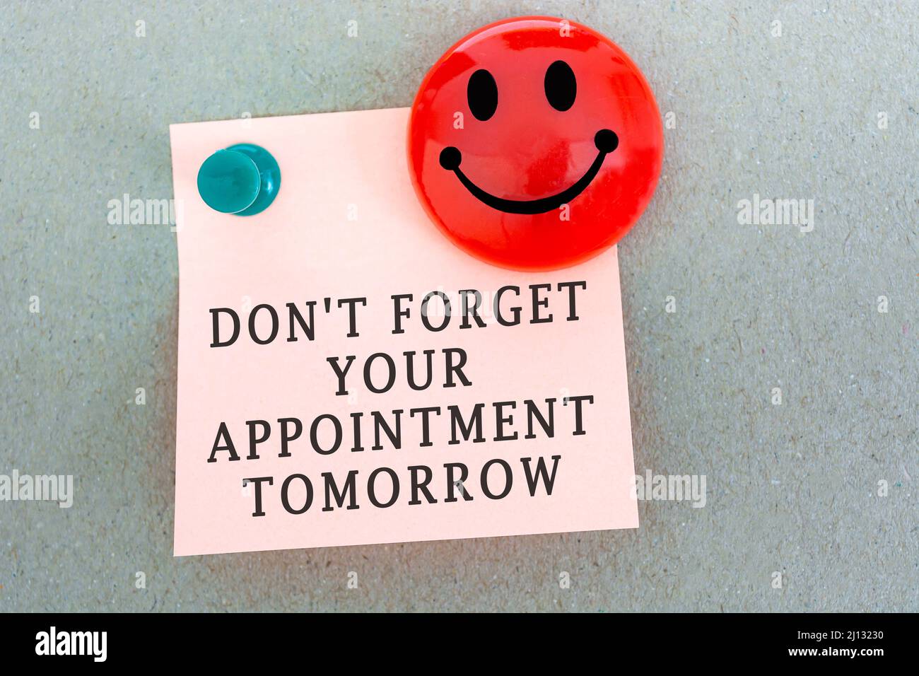 Text on sticky notes with red smile face magnet. Reminder concept Stock ...