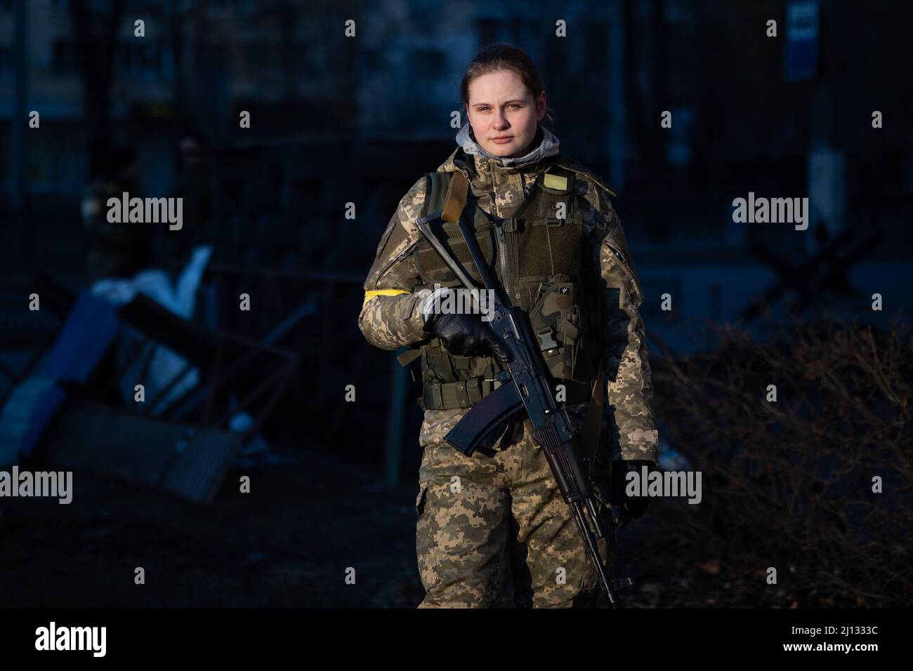 A dancer, Alina, 26 years old, joined the Volunteers armed forces ...