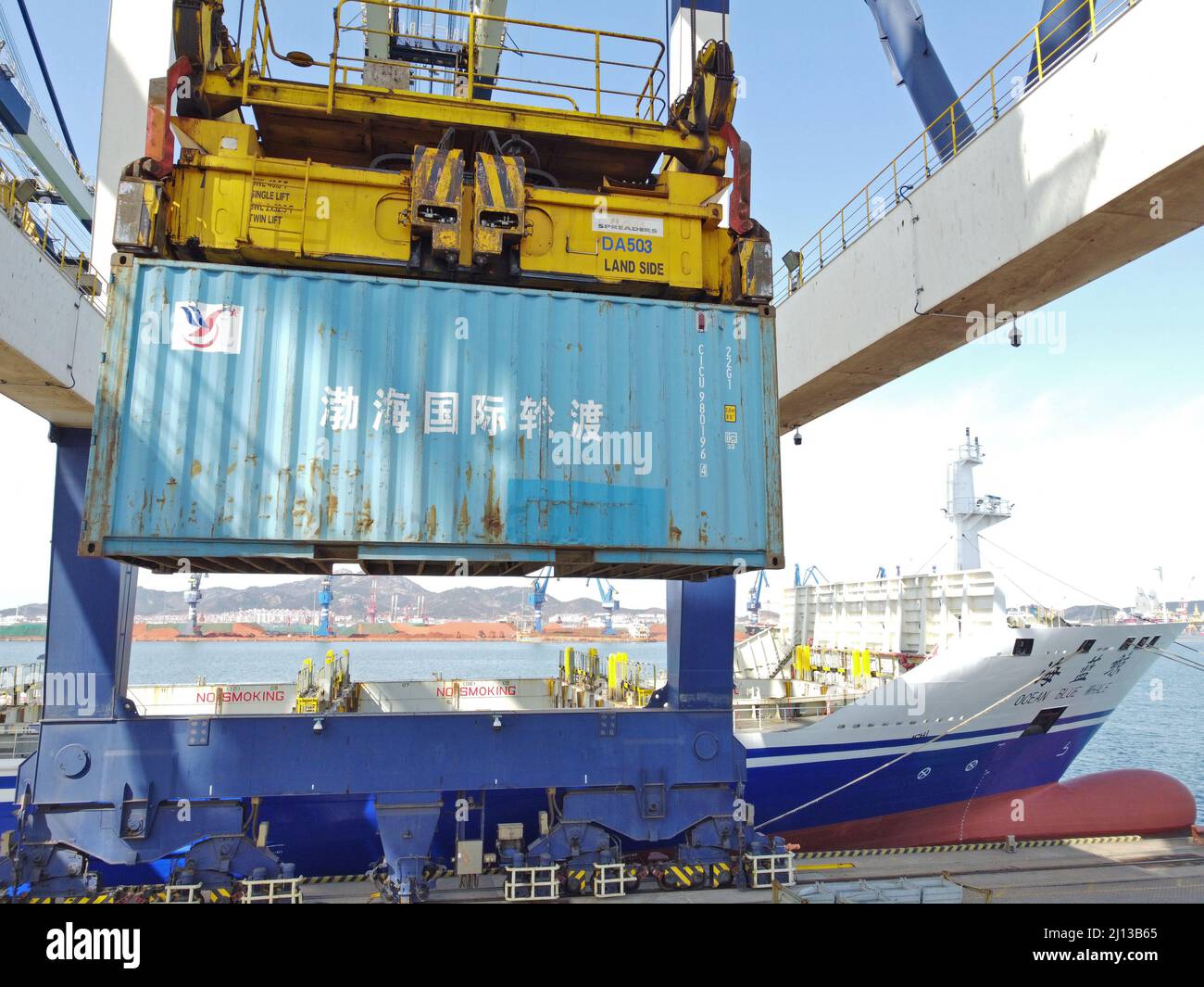 Chinese cargo containers africa hi-res stock photography and images - Alamy