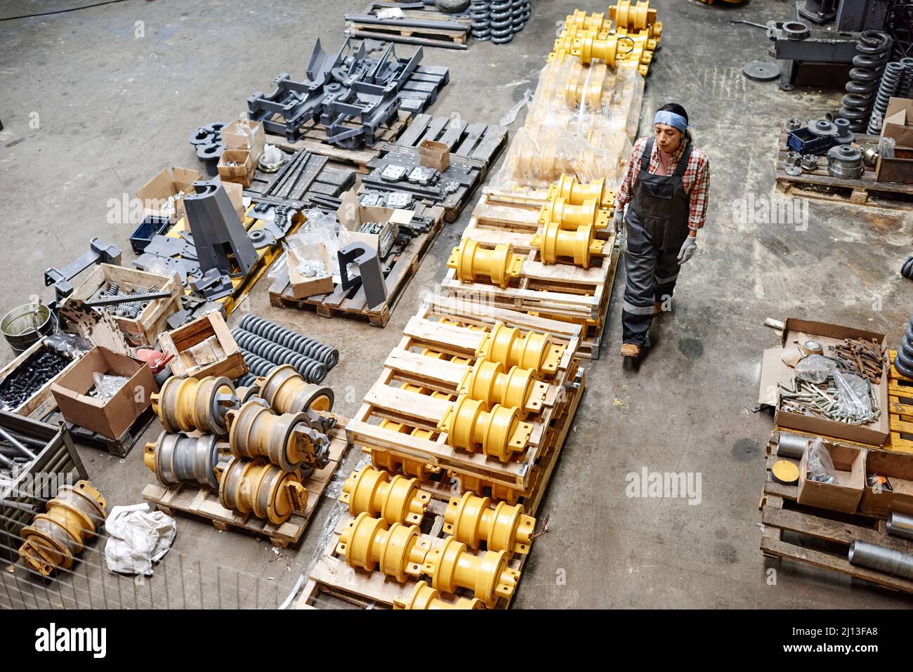 Spare parts warehouse hi-res stock photography and images - Alamy