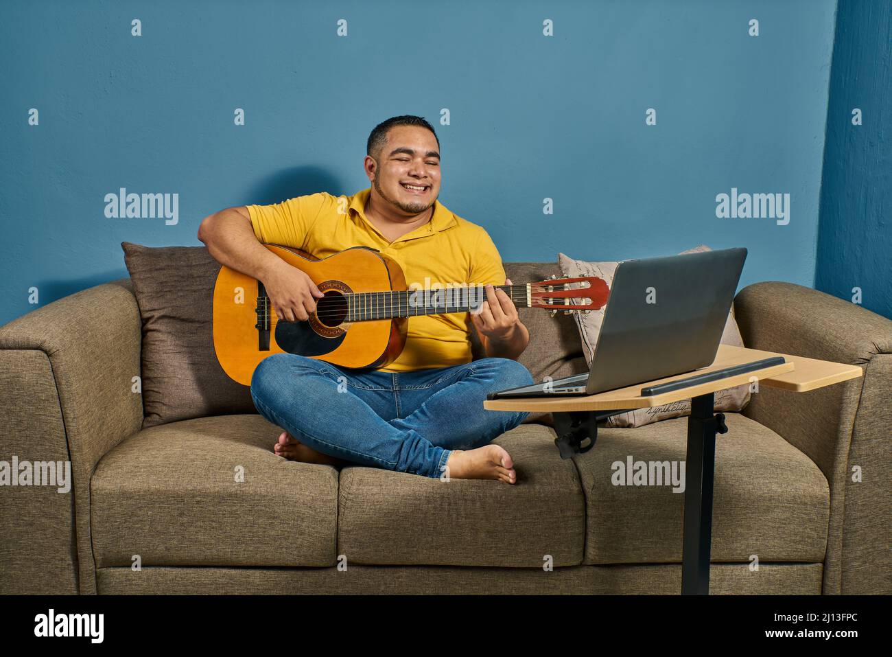 Teaching guitar in online courses with live lessons Stock Photo - Alamy