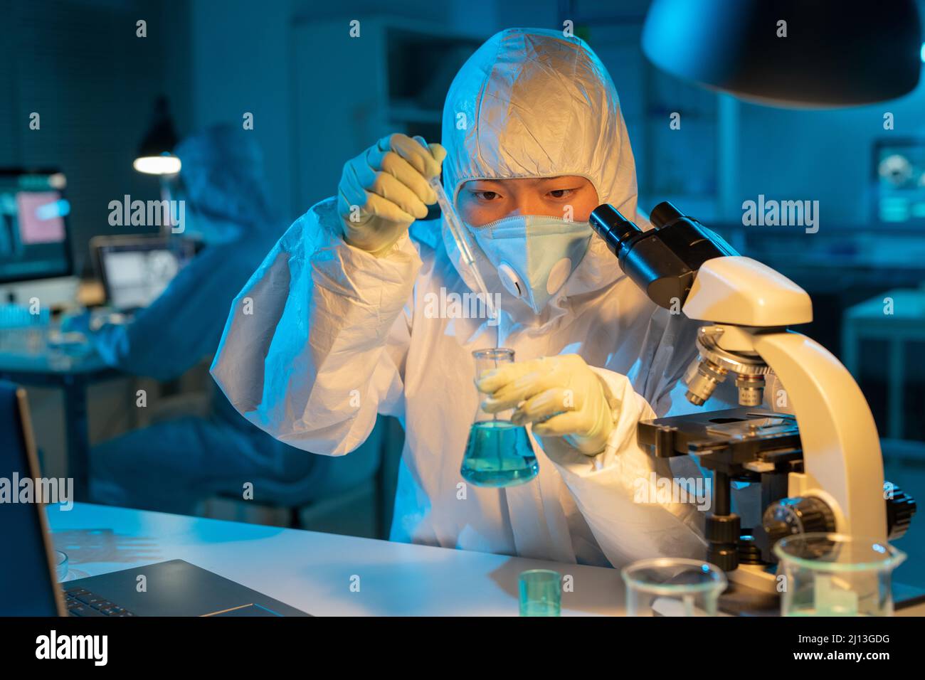 Virologist hi-res stock photography and images - Alamy
